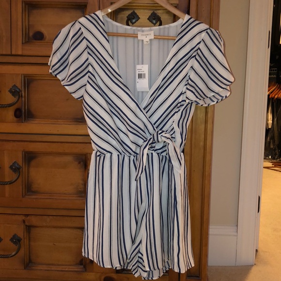 Everly | Pants & Jumpsuits | Everly Romper Super Cute | Poshmark